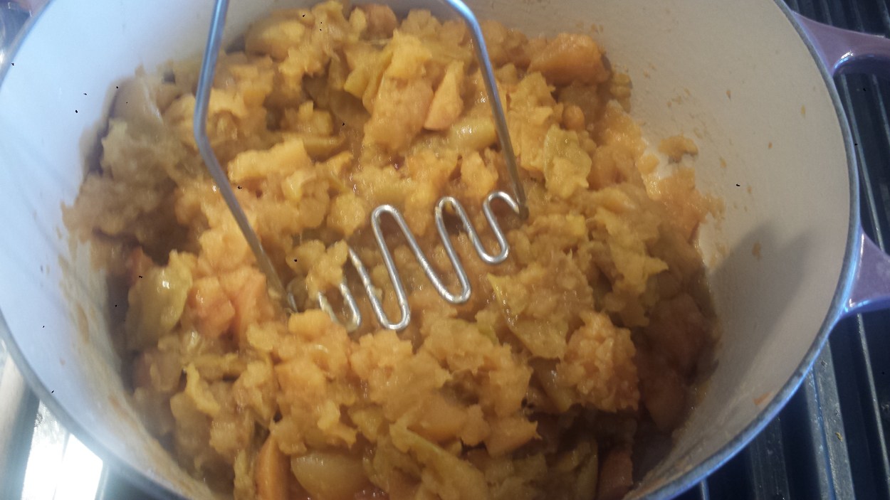 Easy No-Peel Applesauce | goodmotherdiet