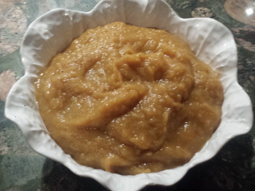 Easy No-Peel Applesauce | goodmotherdiet